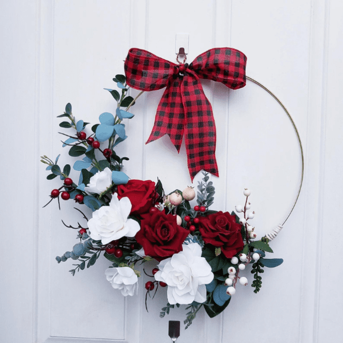 50 Beautiful Christmas Wreaths For Your Front Door - I Luve It