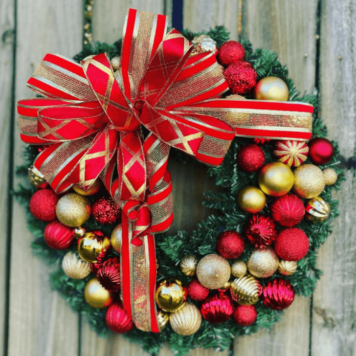 50 Beautiful Christmas Wreaths For Your Front Door - I Luve It