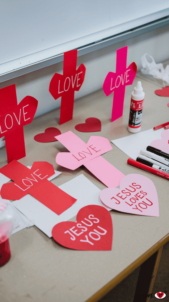 15 Fun and Easy Valentine Crafts for Kids - I Luve It